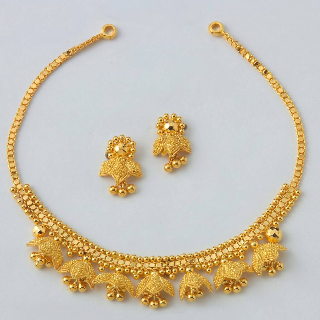 Latest Simple Gold Necklace designs with Price - People choice